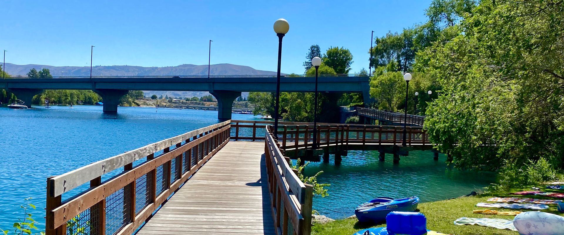 Chelan Riverwalk hike in Chelan, Washington