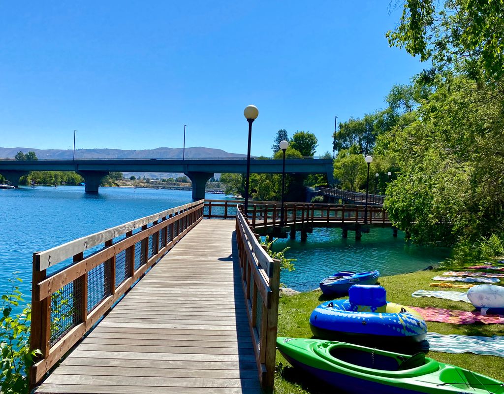 Chelan Riverwalk hike in Chelan, Washington