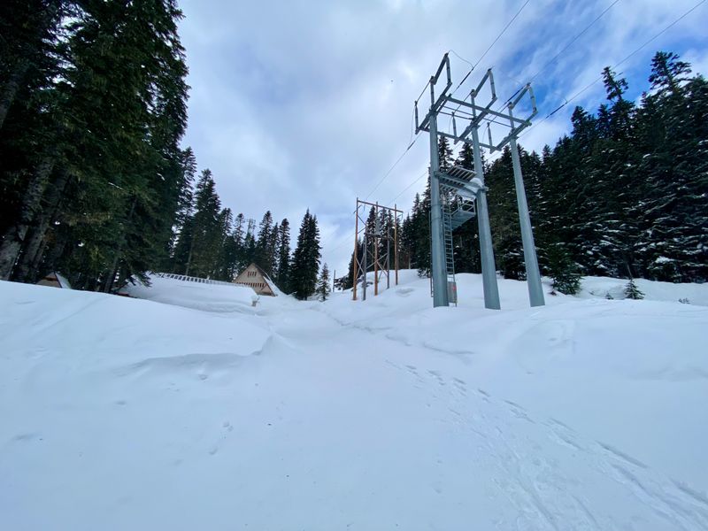Skyline ski tour in Stevens Pass, Washington